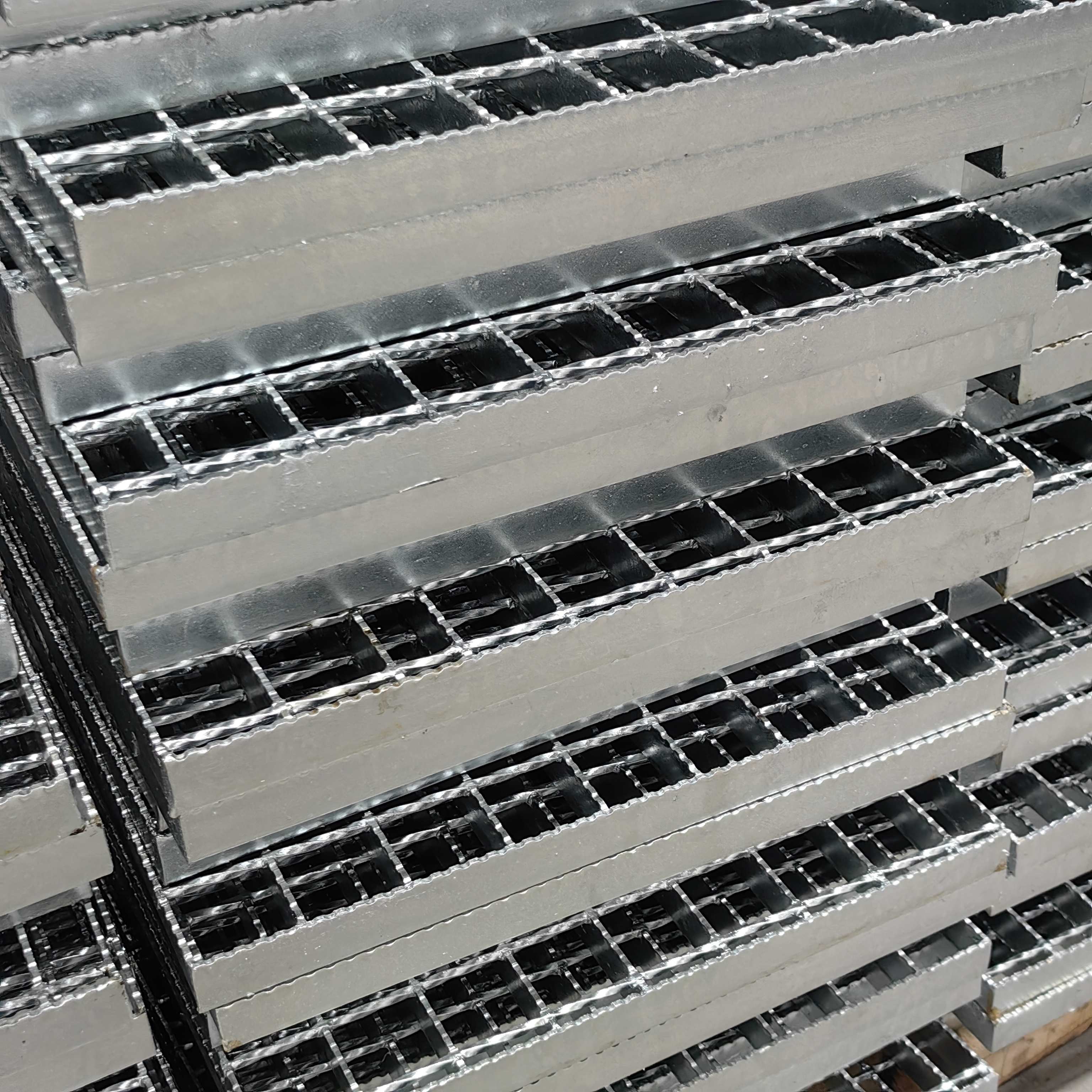 Heavy Duty Steel Floor Decking Grating With Machine Pressure Welded ...